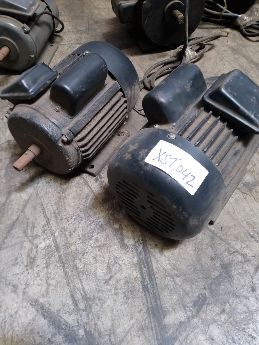 ELECTRIC MOTOR 240 VOLT 14MM SHAFT Qty of 2 – TWM Clearance Centre